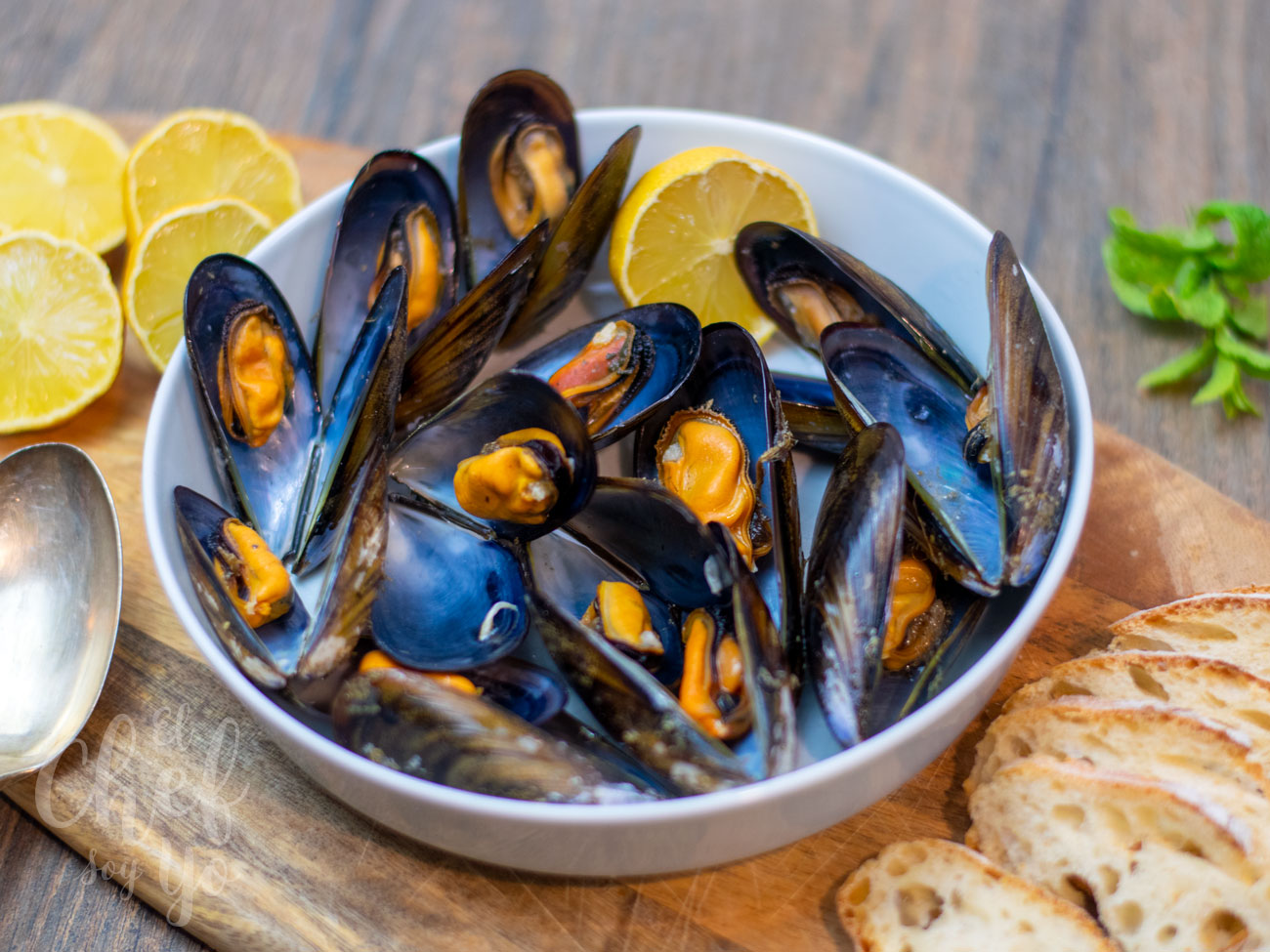 ¡Deléitate con Mejillones al Vapor a la Gallega! 🍷 Receta Irresistible
