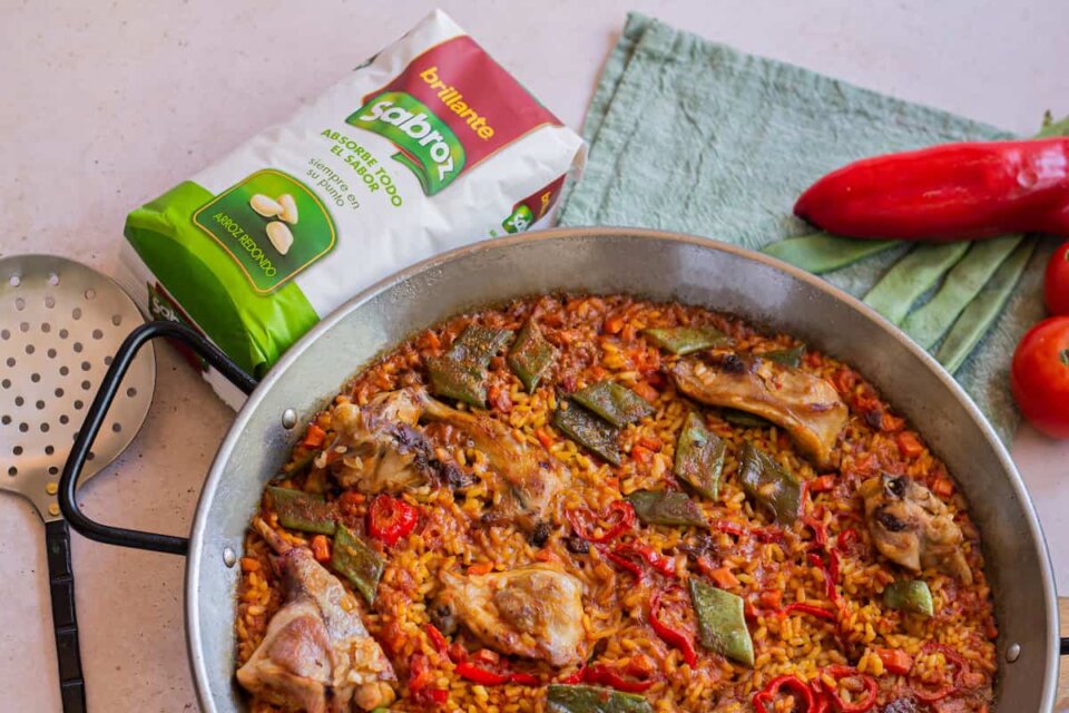 ¡Descubre la deliciosa paella de conejo! 🌟 Receta fácil y rápida 🍚