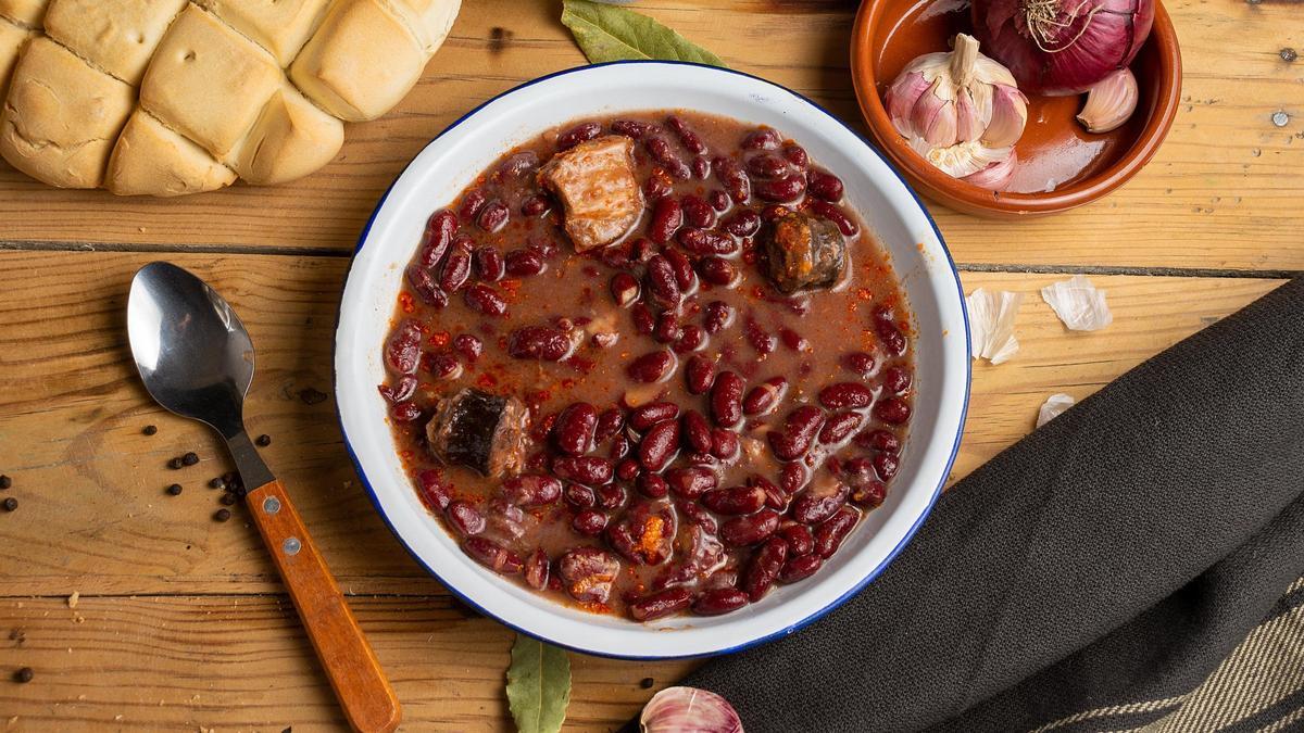¡Descubre la Deliciosa Receta de Alubias Rojas con Chorizo! 🍲
