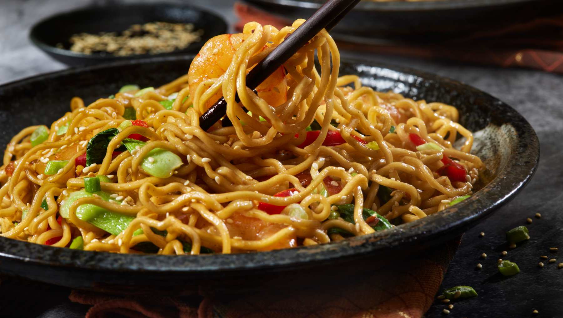 ¡Noodles con Pollo 🍜🔥: Receta Fácil y Deliciosa que te Volará la Cabeza!