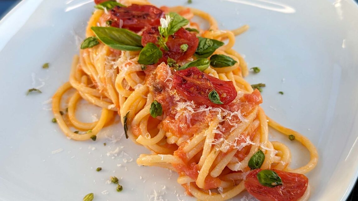 Pasta con Tomate: ¡Receta Italiana SECRETA! 🍝🇮🇹